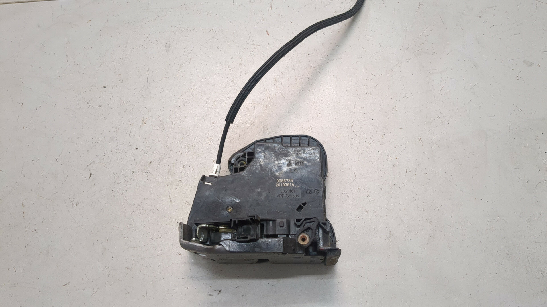 Замок двери левый передний Chevrolet Equinox Б/У