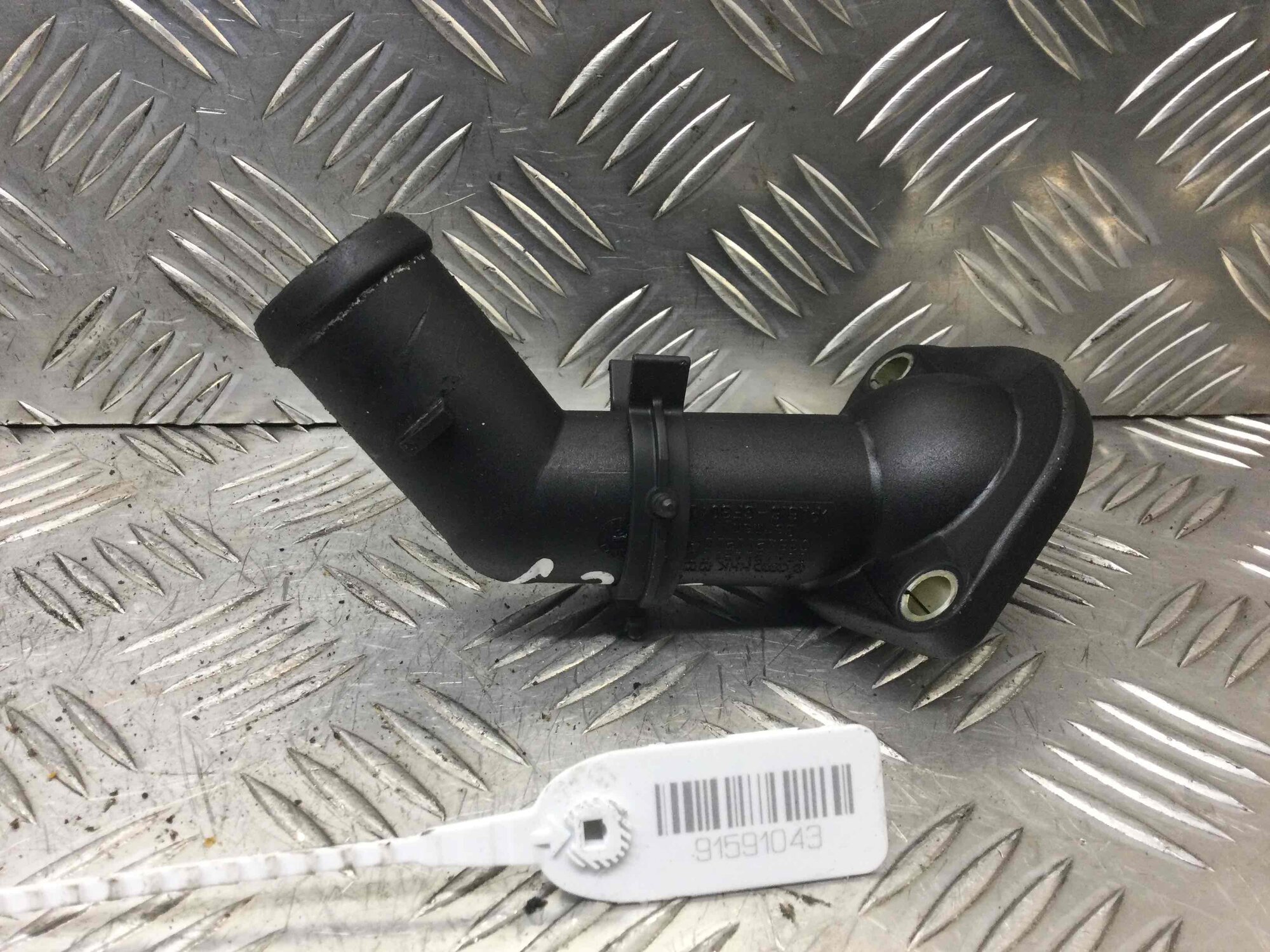 Б/У Фланец (тройник) системы охлаждения Volkswagen Golf 4 поколение (1997-2004) 2002 г.