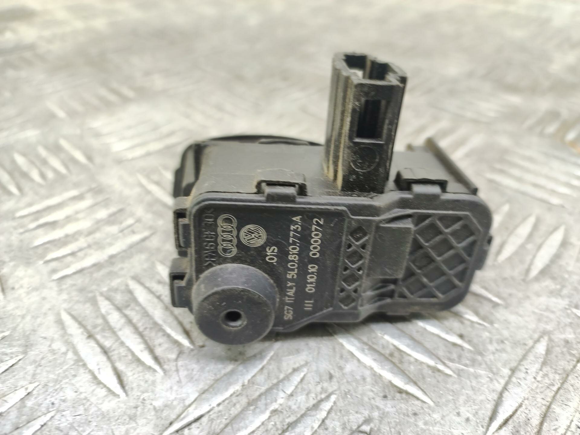 Замок лючка топливного бака Skoda Yeti (2009 - 2014) 5L0810773A