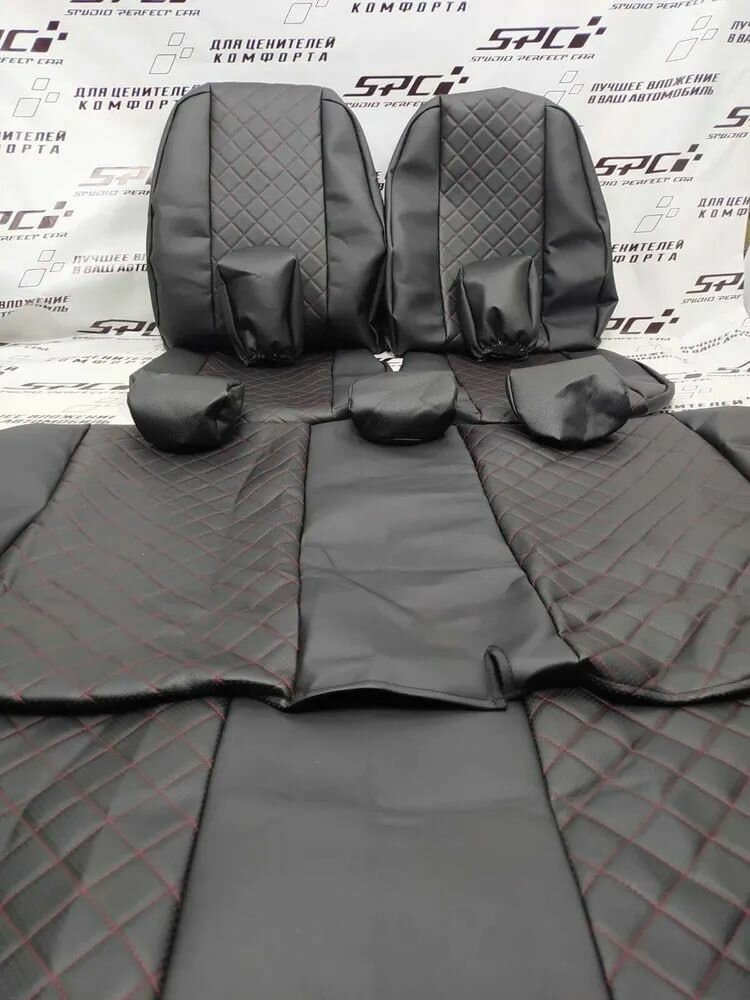 Модельные авточехлы на Lada Granta седан (до 2017 г. рестайлинг), черная экокожа с красными квадратами