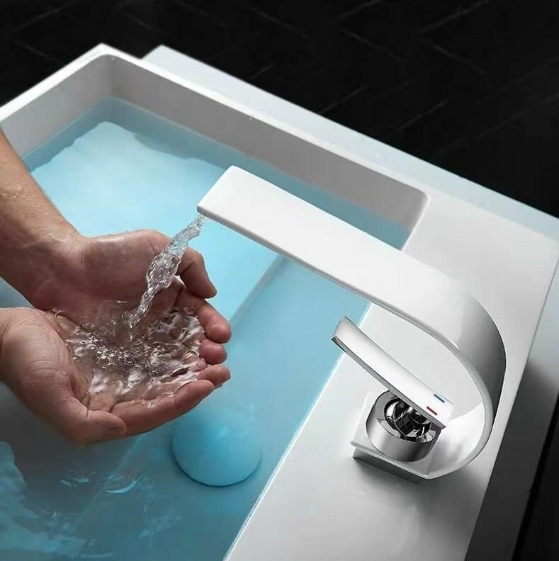 Смеситель для умывальника. Кран для раковины чаши в ванной. Кран для умывальника.