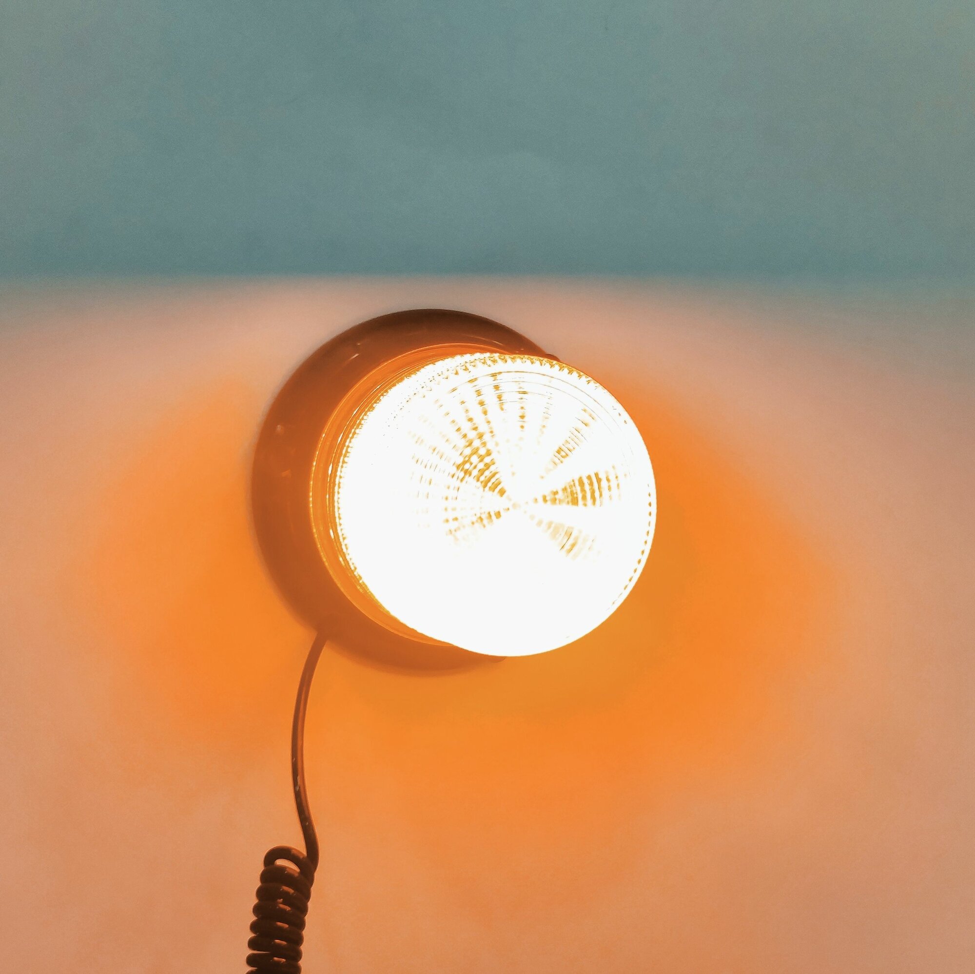 Маяк (мини) проблесковый светодиодный, 12-24V, 24 Led , на магните, 5257-К