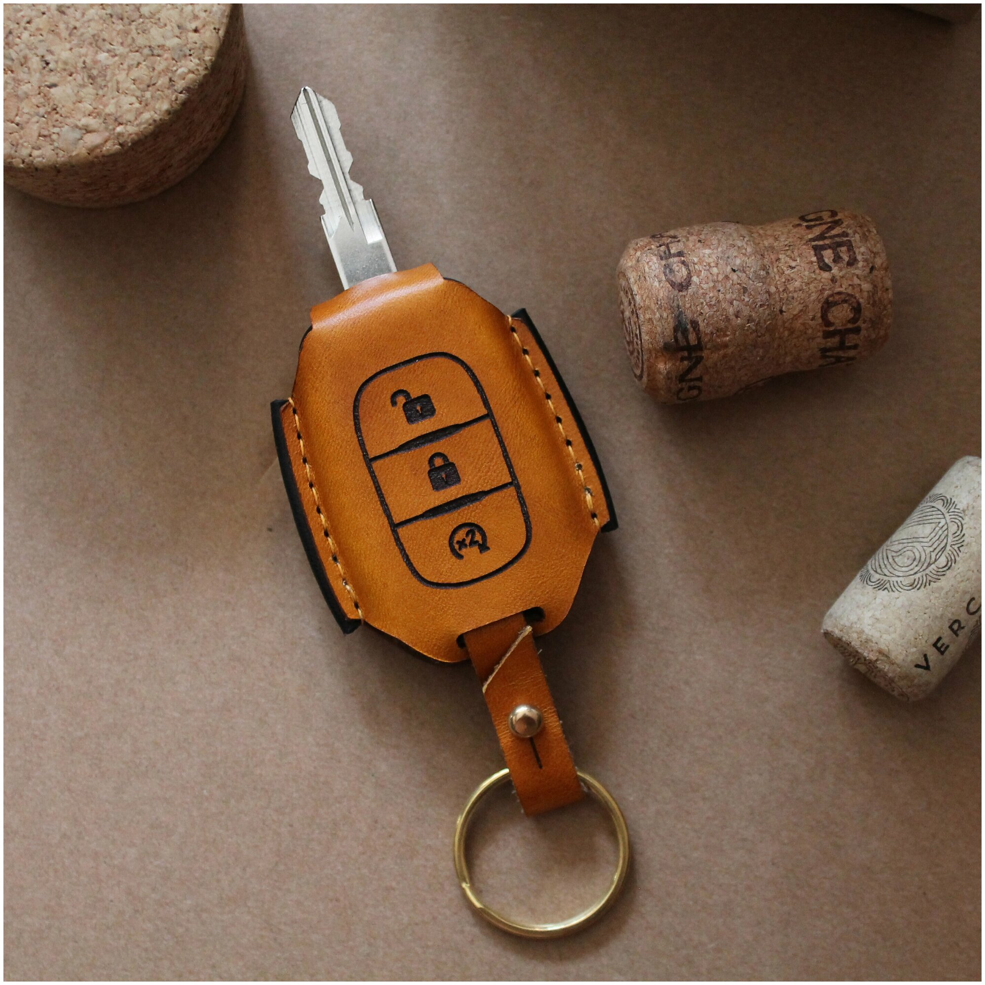 Чехол для ключа Renault Duster, Logan из натуральной кожи. Производство Россия.