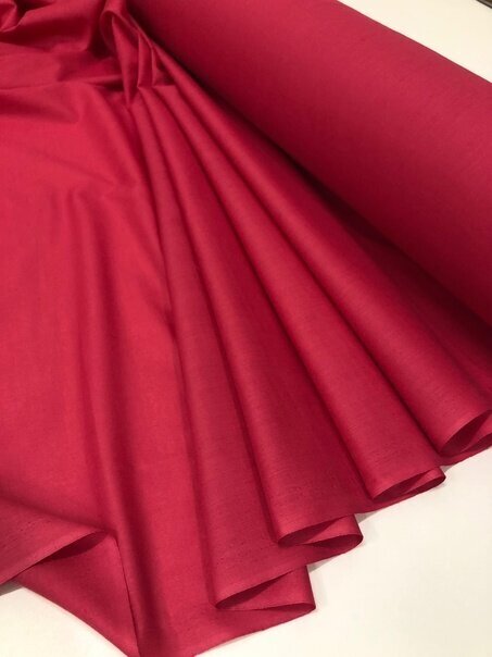 Ткань батист, хлопок/полиэстер, цвет темно-розовый, цена за 1.5 метра погонных.