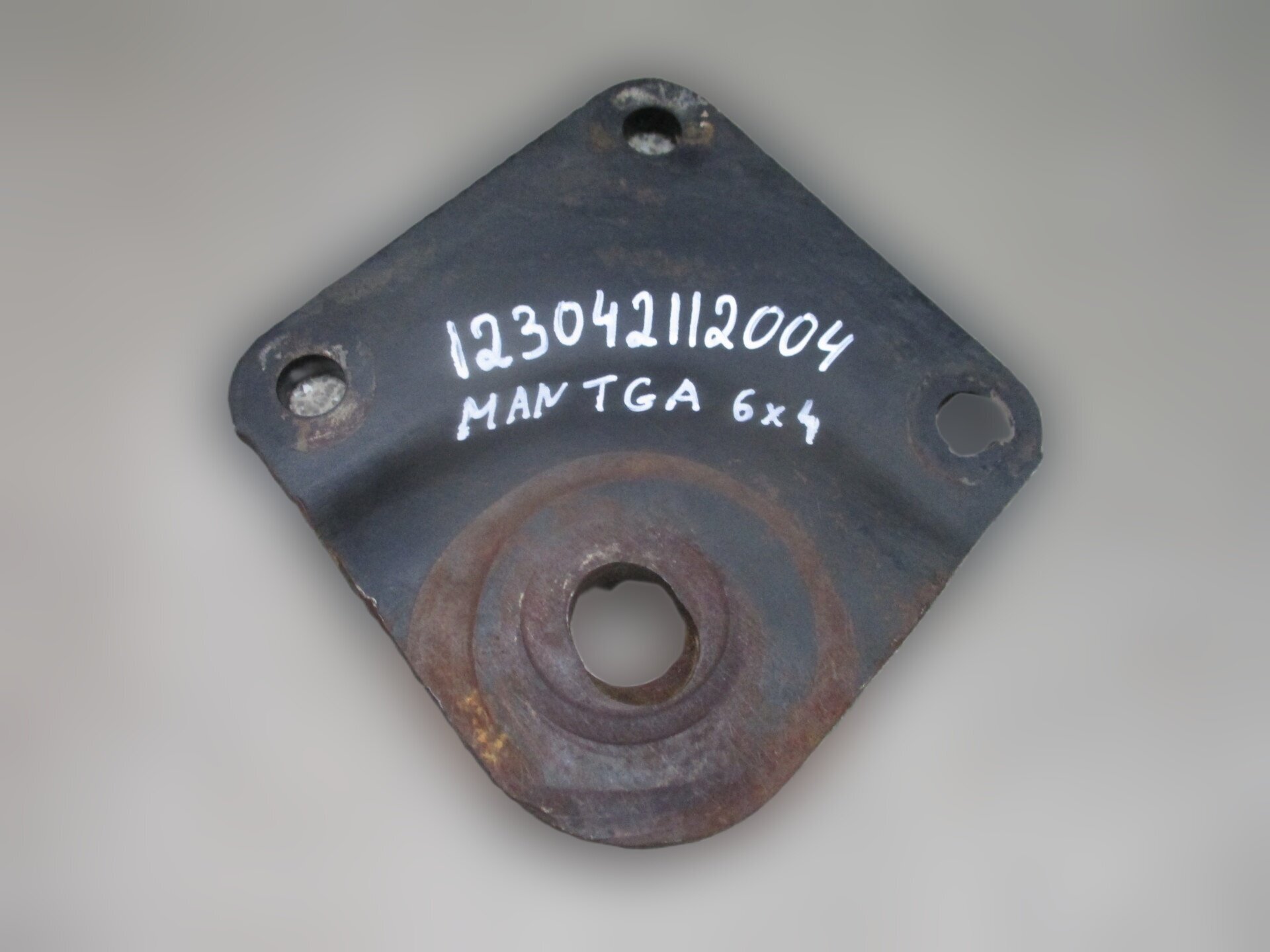 Кронштейн рессоры передний левый MAN TGA, TGS, TGX