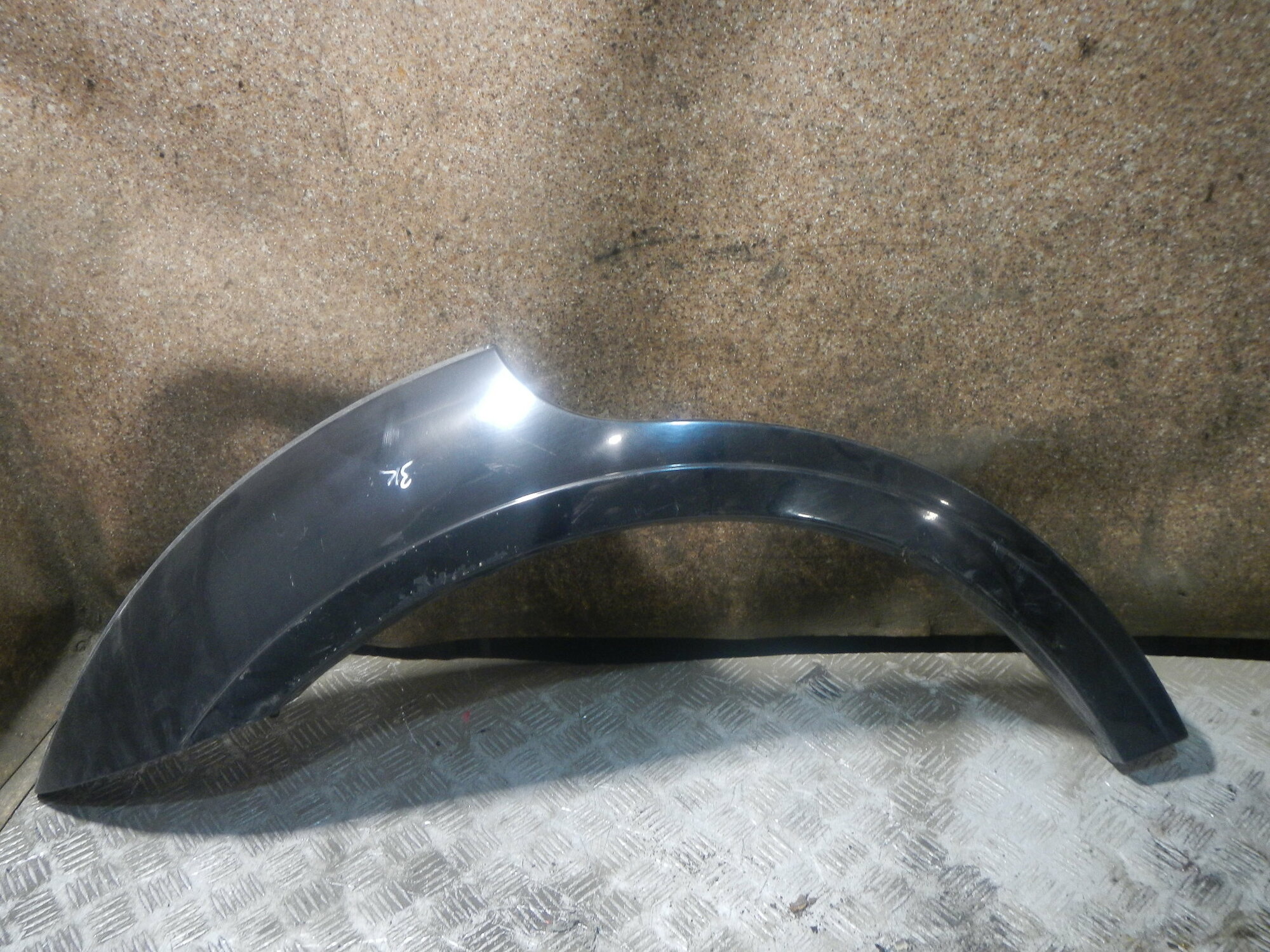 Б/У Накладка крыла заднего правого, SsangYong (Сангйонг)-REXTON II (07-) SSANGYONG REXTON II (07-) Царапины, трещина на ...