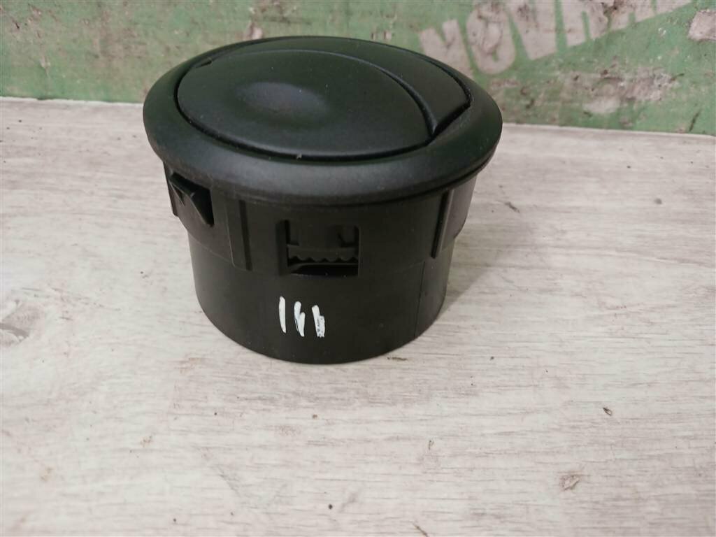 Дефлектор воздушный LADA Granta 2011+