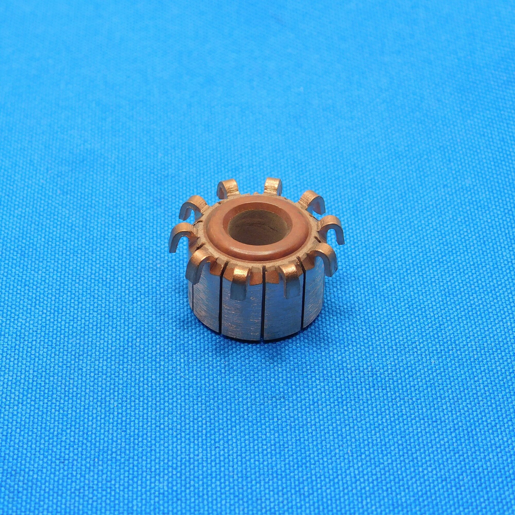 Коллектор 8x19x13,5 (7,9-19-13,6) 10 ламелей KSS0013 для моторчика печки KIA Spectra Opel Vectra B