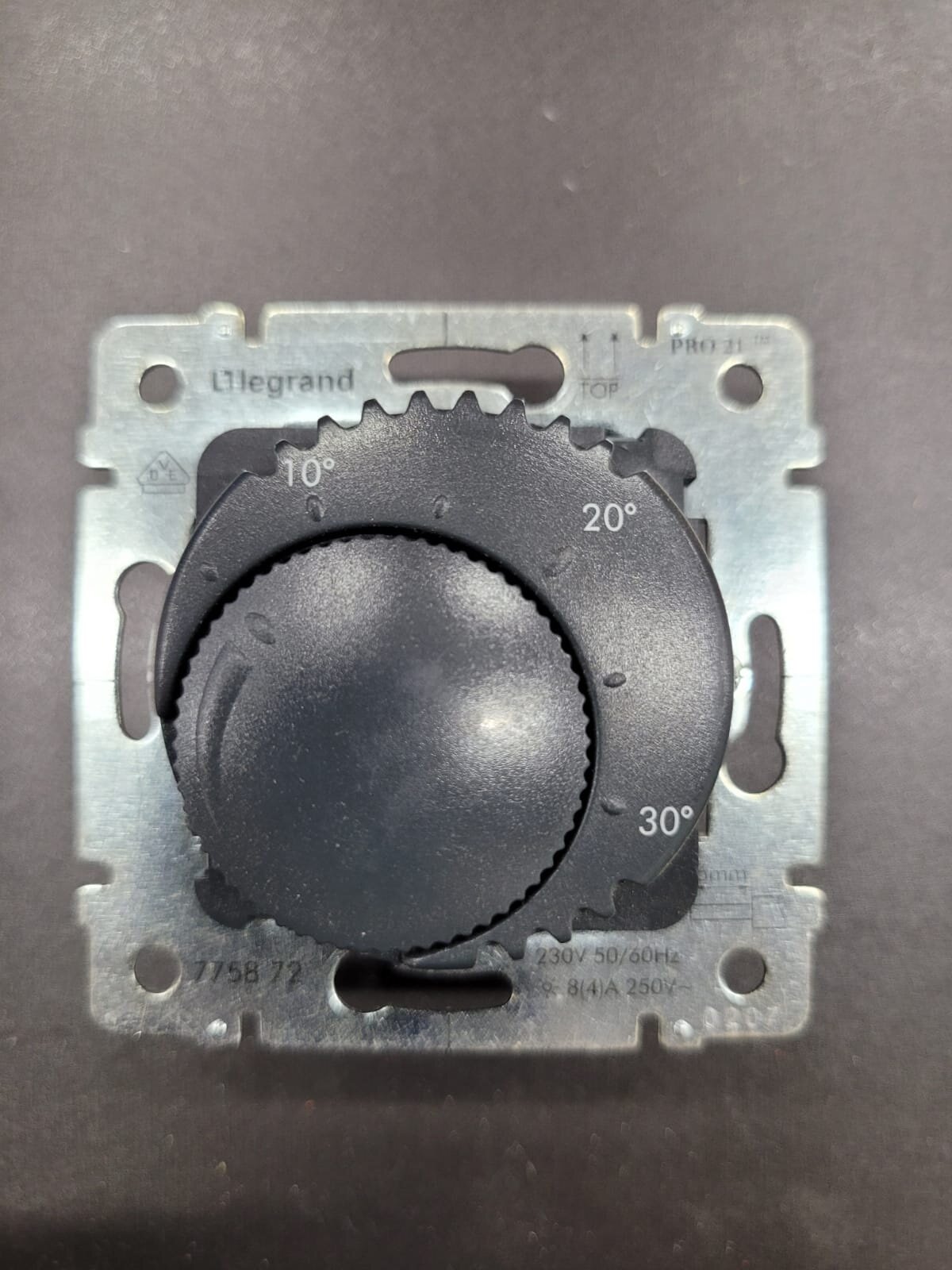 Термостат 10А PRO21 антрацитовый Legrand с установочной глубиной 35 мм