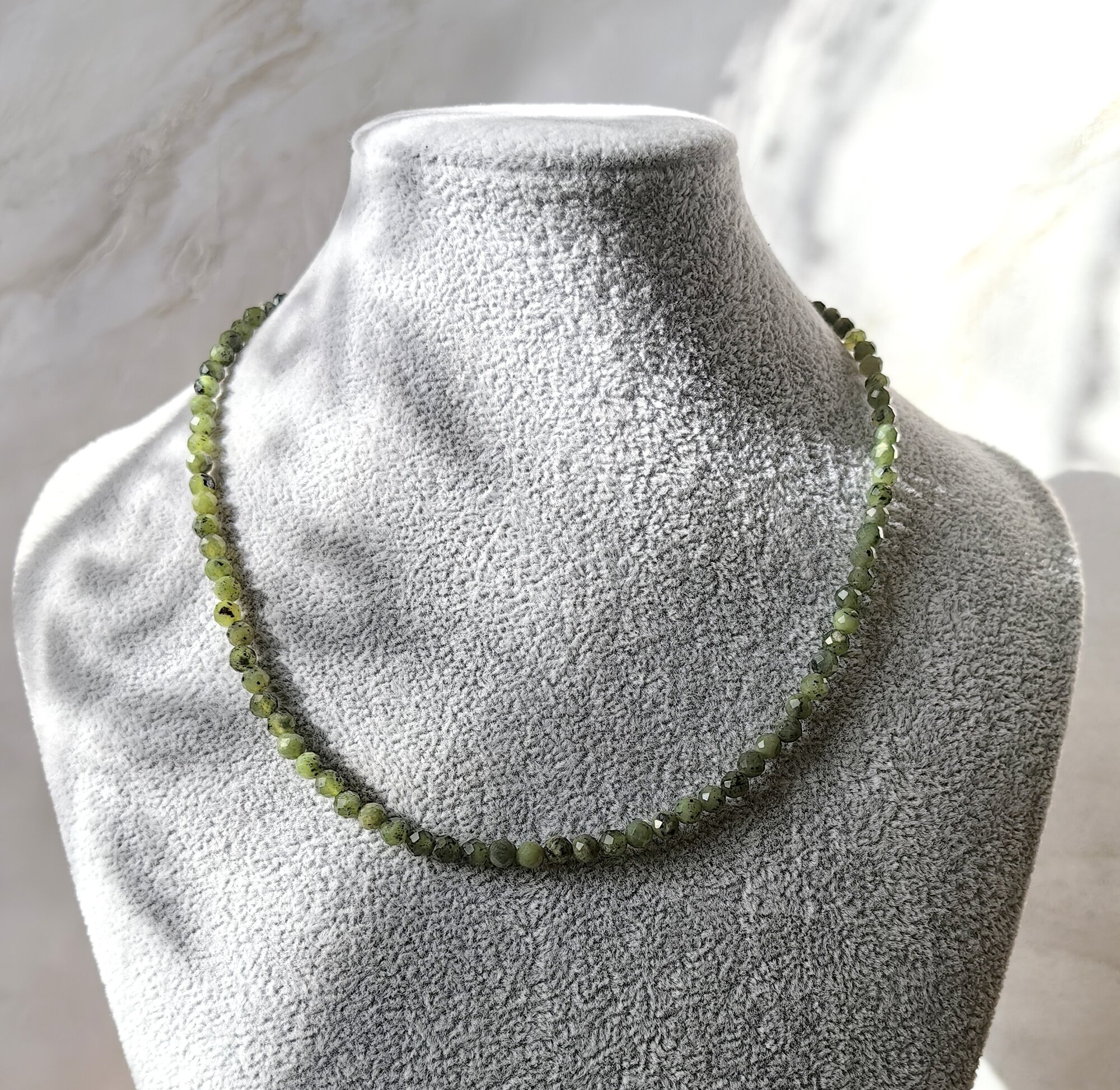 Бусы, нефрит