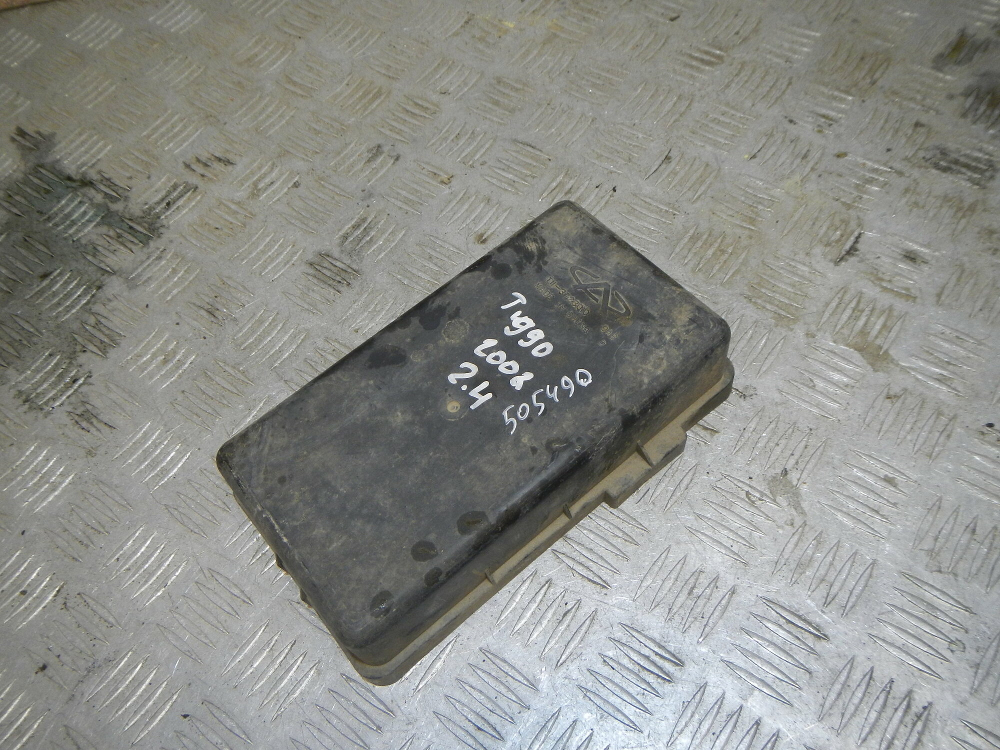Б/У Крышка блока предохранителей, Chery (Чери)-TIGGO (T11) (05-16) Chery TIGGO (T11) (05-16) Царапины. 505490 CHERY арт....