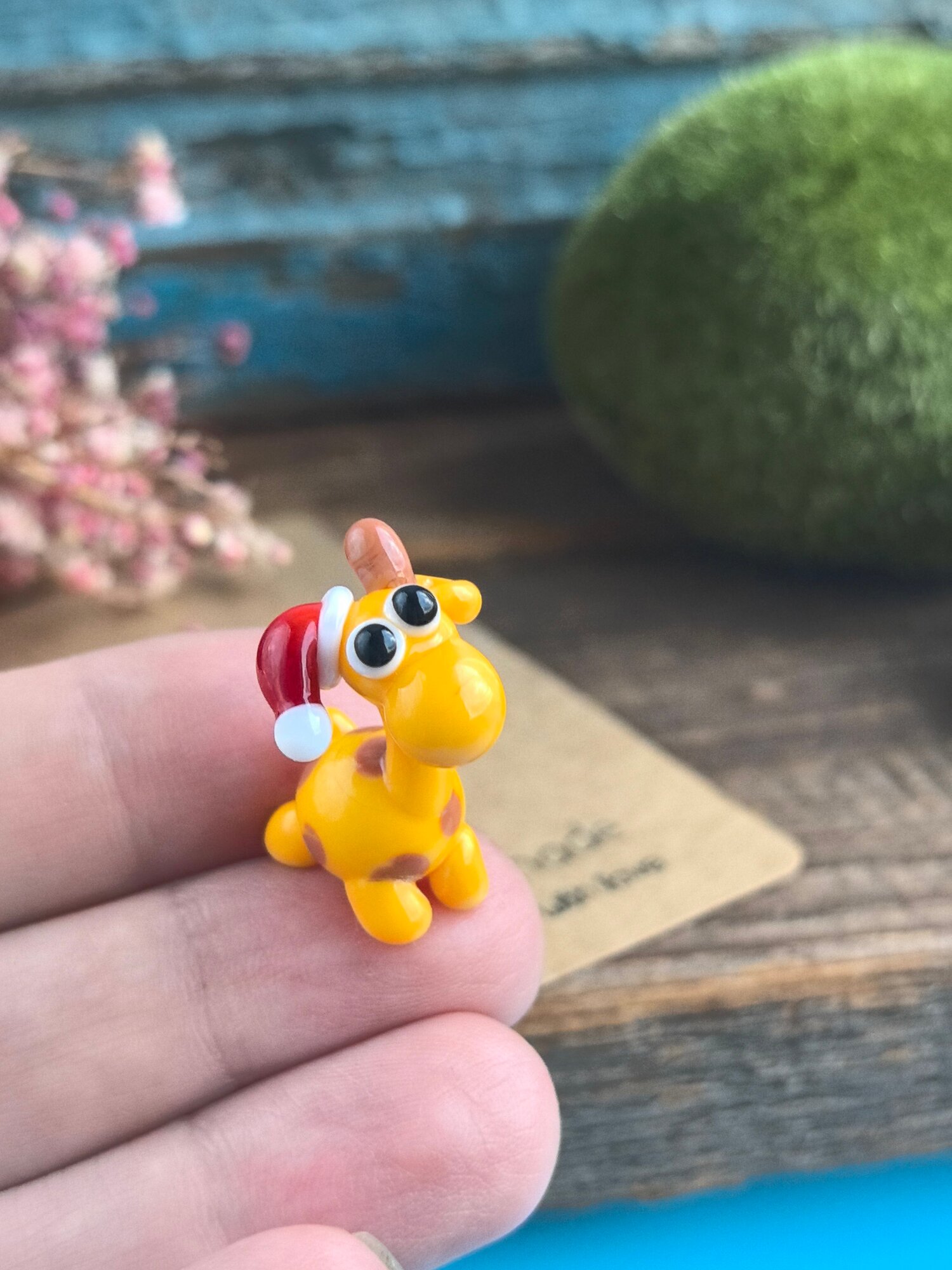 Фигурка стеклянная жираф в шапке Санты подарок на Новый год 2026