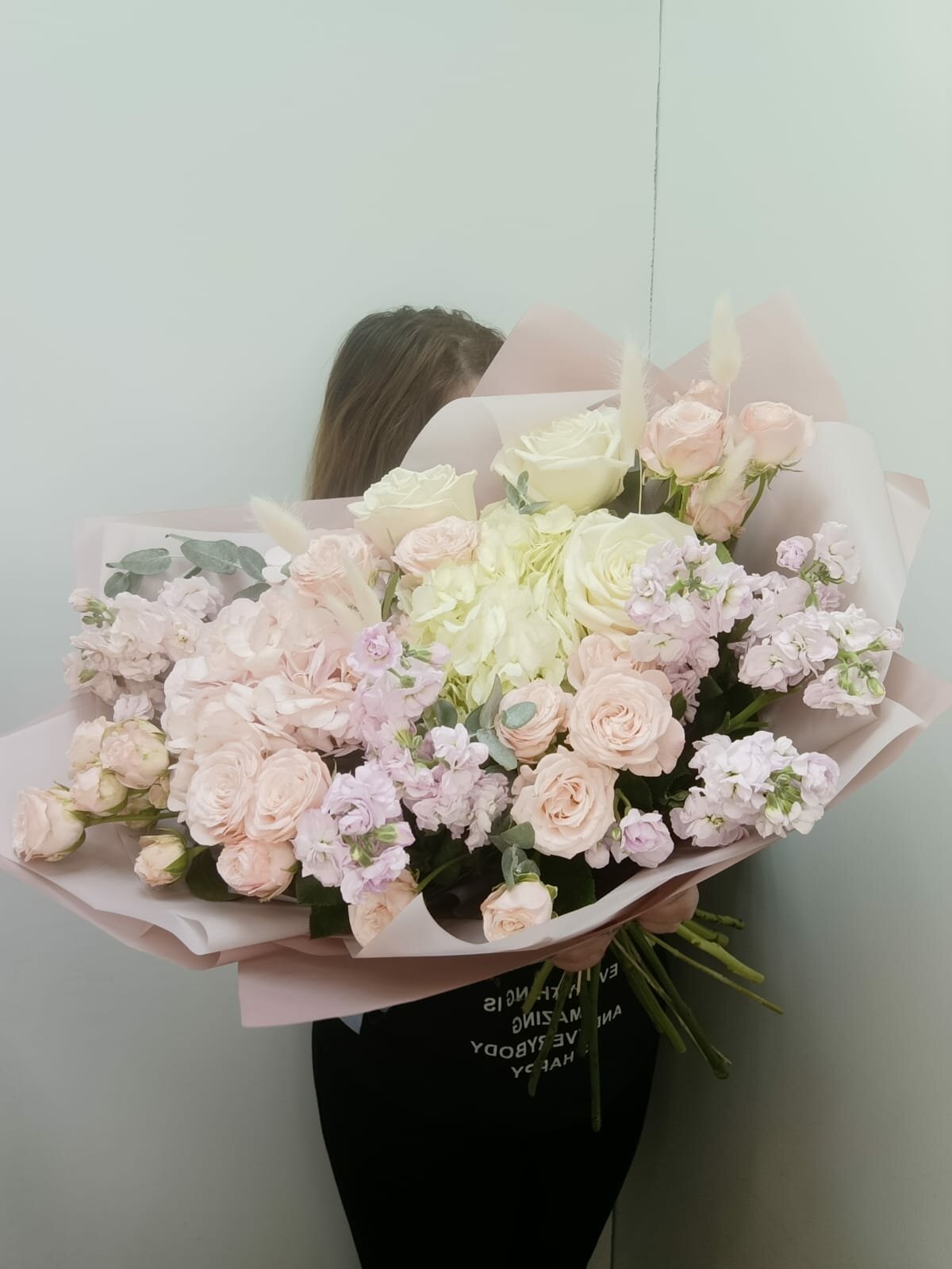 Букет "Нежный лепесток", авторские розы, гортензия, маттиола