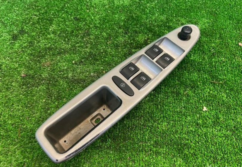 Блок управления стеклоподъемниками Chery Amulet A113746110