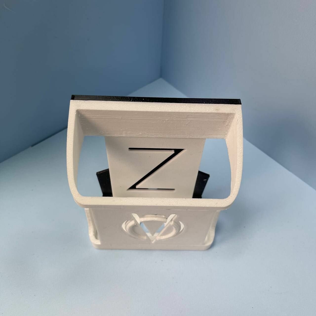 Кронштейн настенный для смартфона. Подставка, органайзер, держатель, крепление, карман для пульта на стену, на стол.