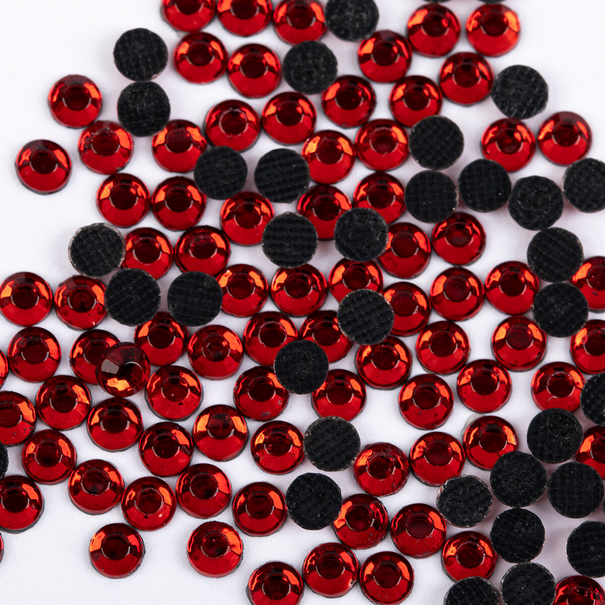 Zlatka RS/144-QA74 SS12 3-3.2 мм акрил клеевые стразы 144шт в пак 033+ св. красный (lt siam)