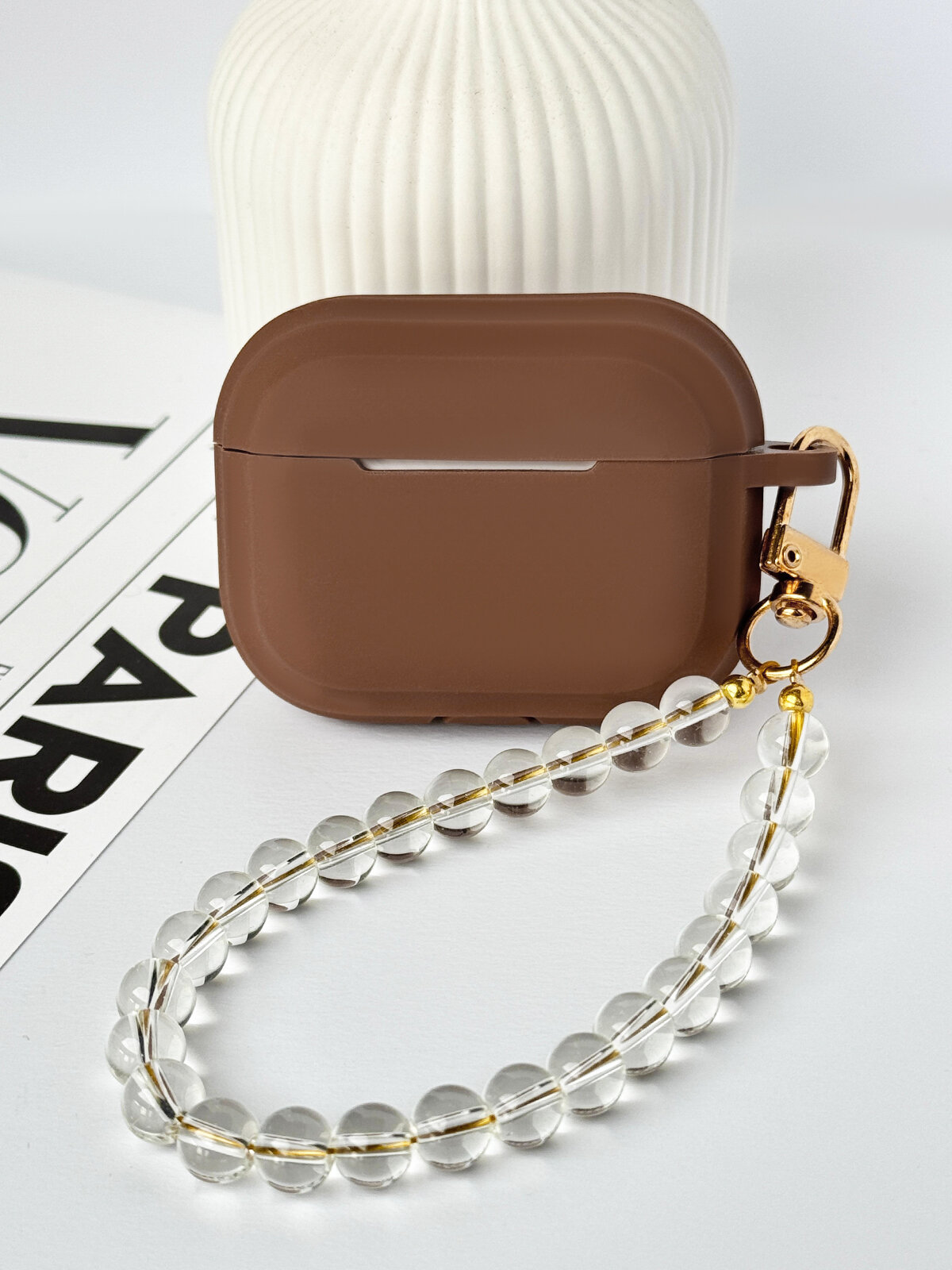 Чехол для наушников AirPods Pro2 (Аирподс Про 2 ) силиконовый с брелком, коричневый