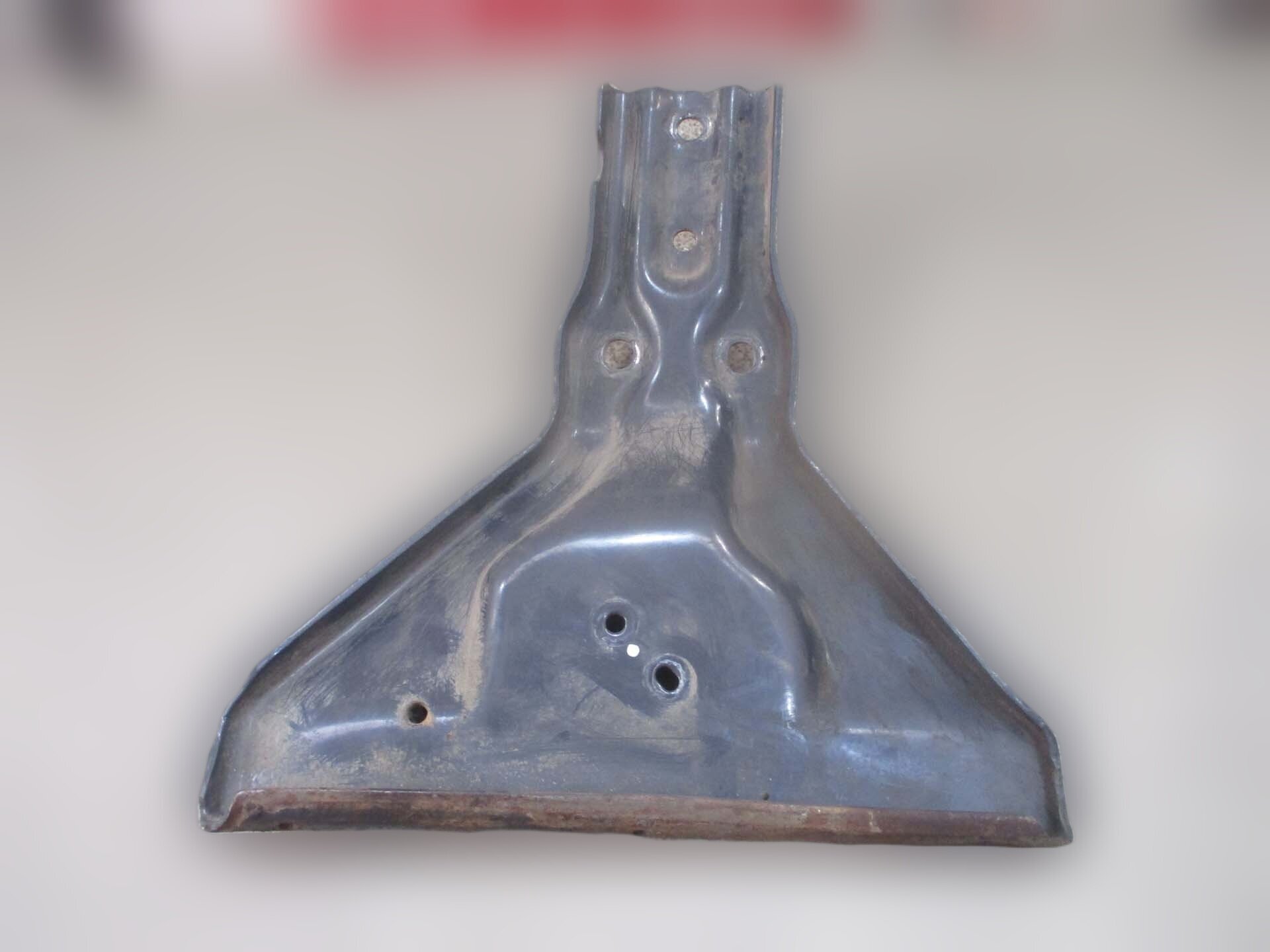 Кронштейн крыла передний оси правый Scania P, G, R