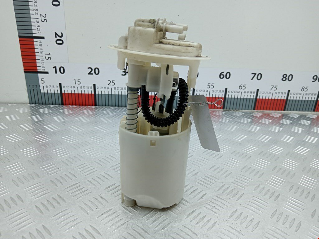 Насос топливный Peugeot 206 1525H8 арт. 1792331