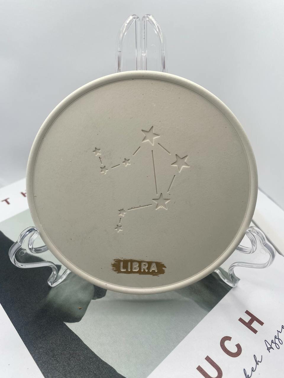 Декоративная тарелка Созвездие Весов из гипса