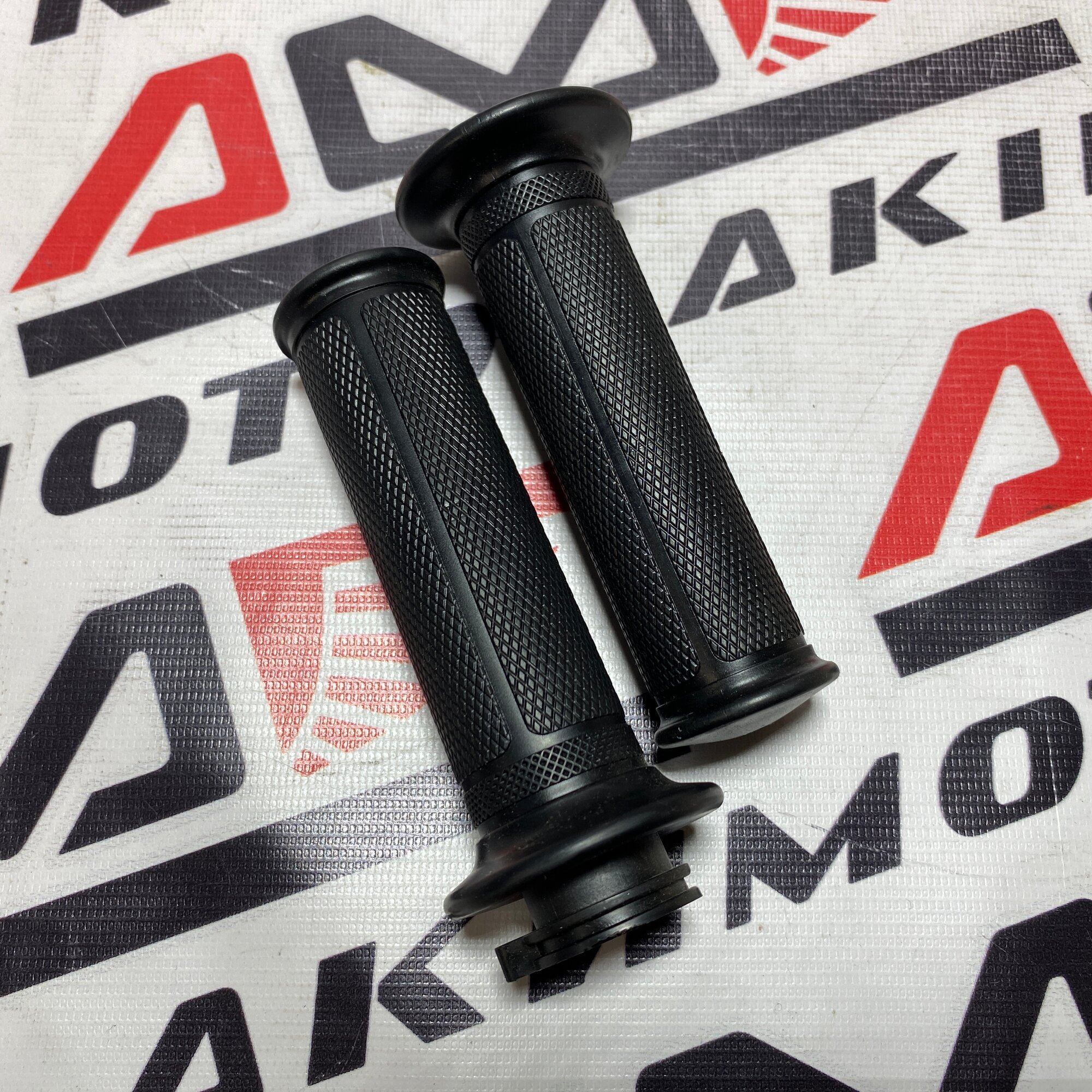 Ручки руля (грипсы) (левая/правая) Dio