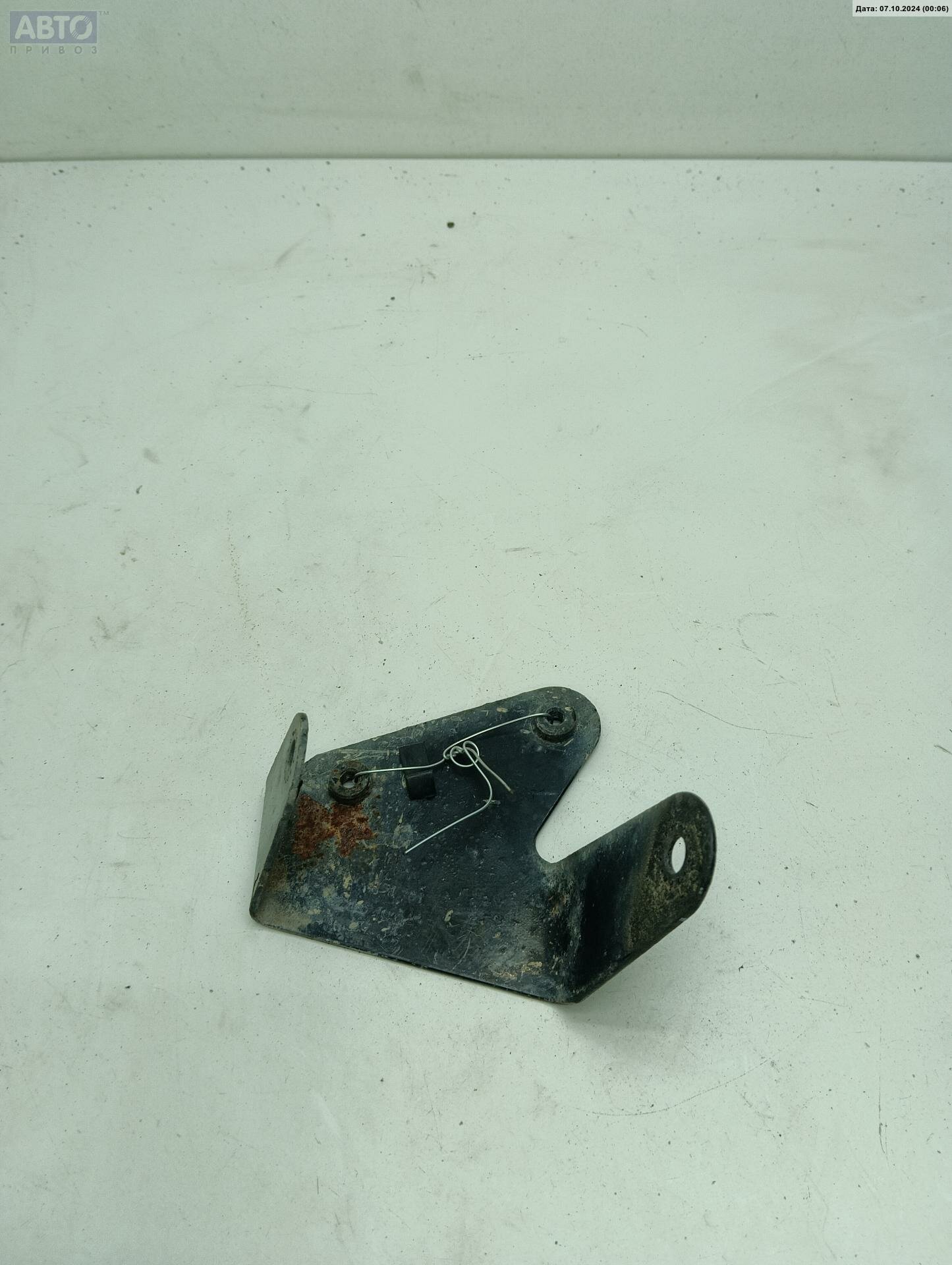 Кронштейн крепления Volkswagen Passat B5