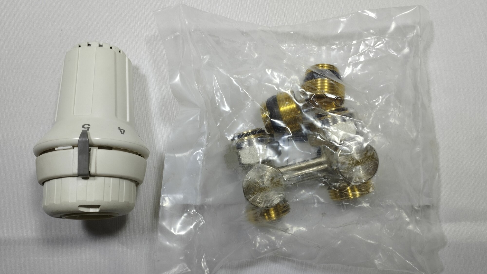 013G2121 Комплект для нижнего подключения радиатора RLV-KS/RAW-K жид/нап для двухтр никель Ру10 G1/2xG3/4ЕК прямой гайка М30х1,5 8-28 oC