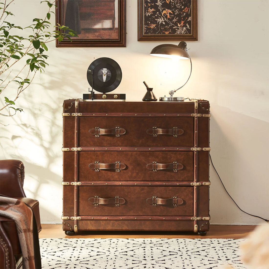 Комод обитый кожей Reminiscence (экокожа)