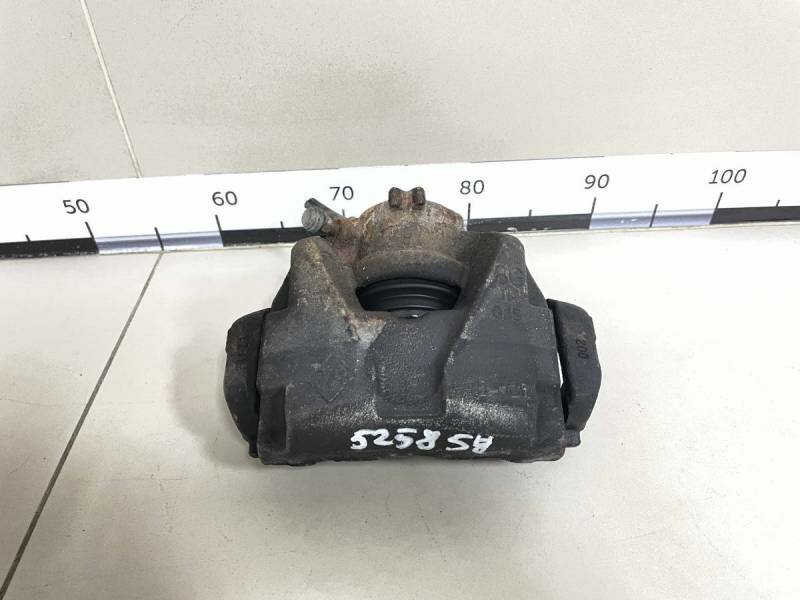 Суппорт передний правый Renault Duster 2012 кат.номер: 410018218R 410010303R