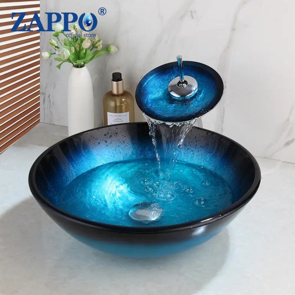 Ванна для ванной комнаты из закаленного стекла ZAPPO с водопадным черным краном. Овальная синяя ванная ванна, установленная над раковиной.