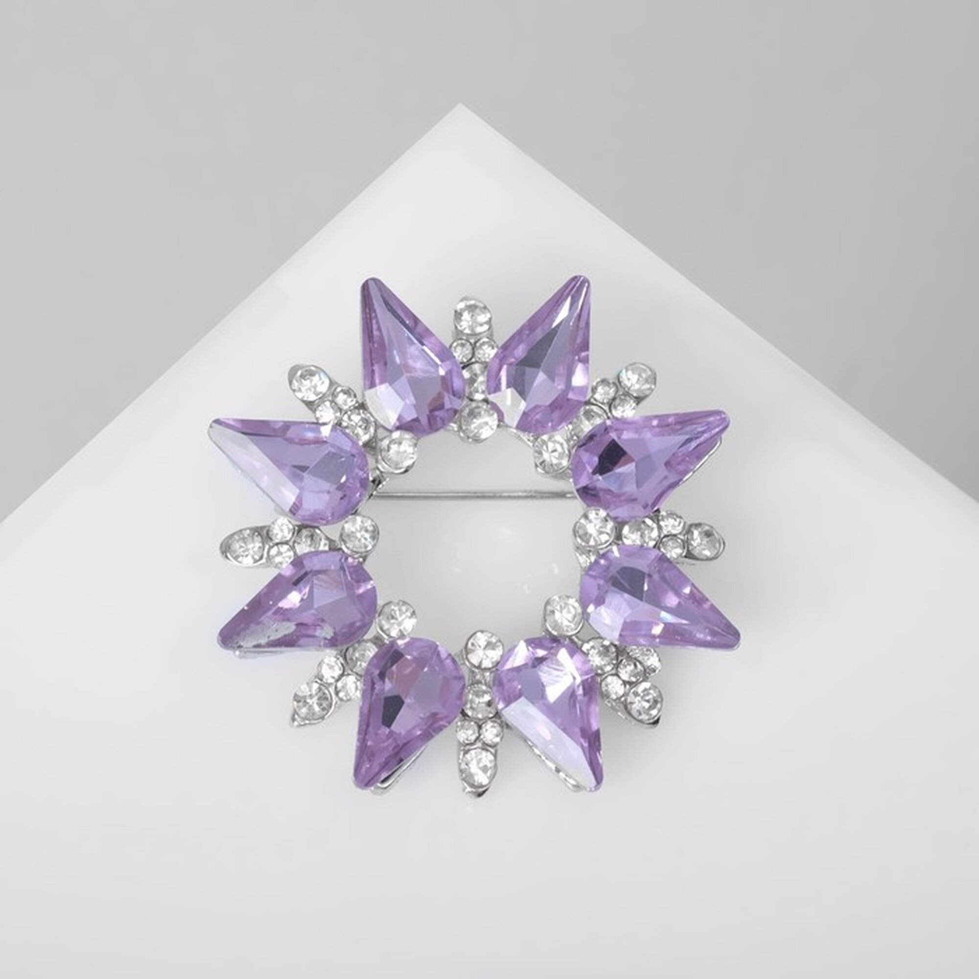 Брошь, стразы, стекло