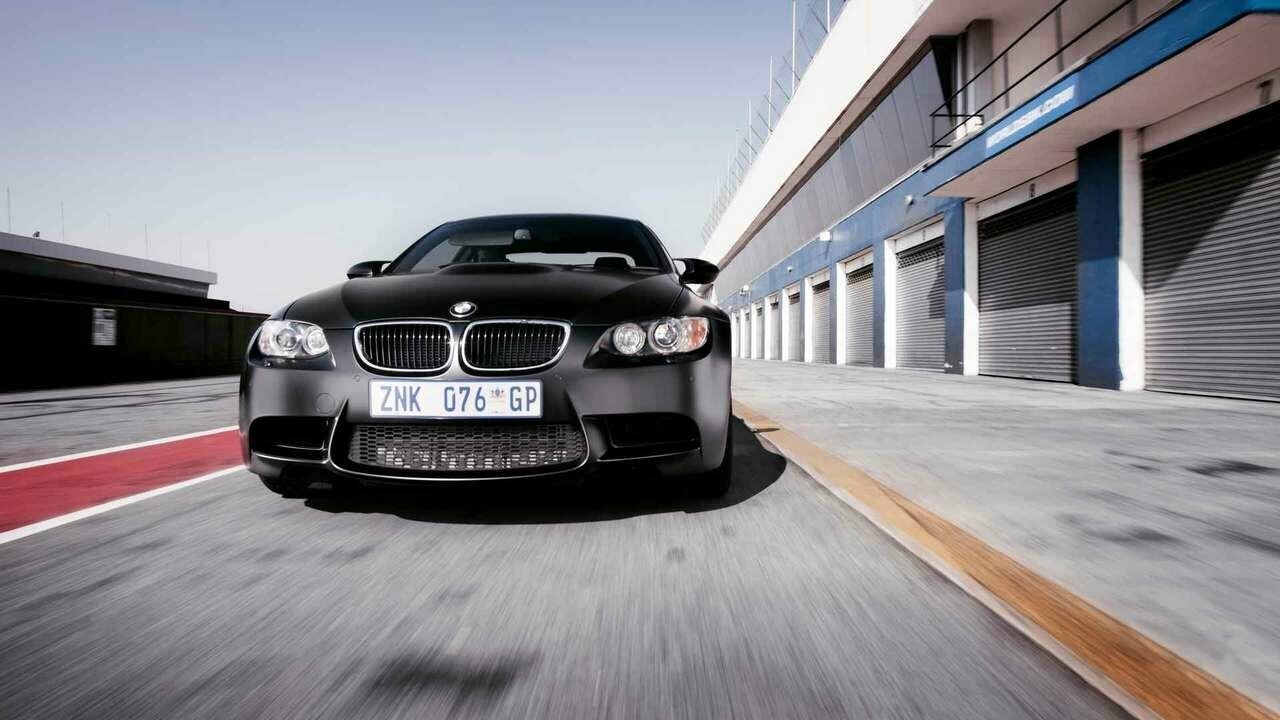 Картина на холсте 110x60 LinxOne "Авто, машины, мото, транспорт" интерьерная для дома / на стену / на кухню / с подрамником