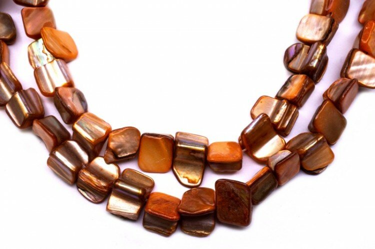 Крошка из тонированного перламутра около 8х6-8мм, отверстие 0,8мм, цвет оранжевый, 526-007, 1нить (около 36см, около 48шт)