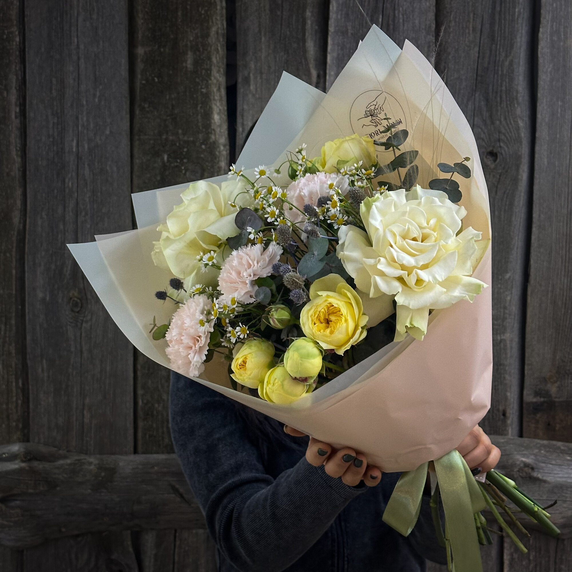 Авторский букет «Солнечные блики» с французскими розами от Flori Mondi FM301