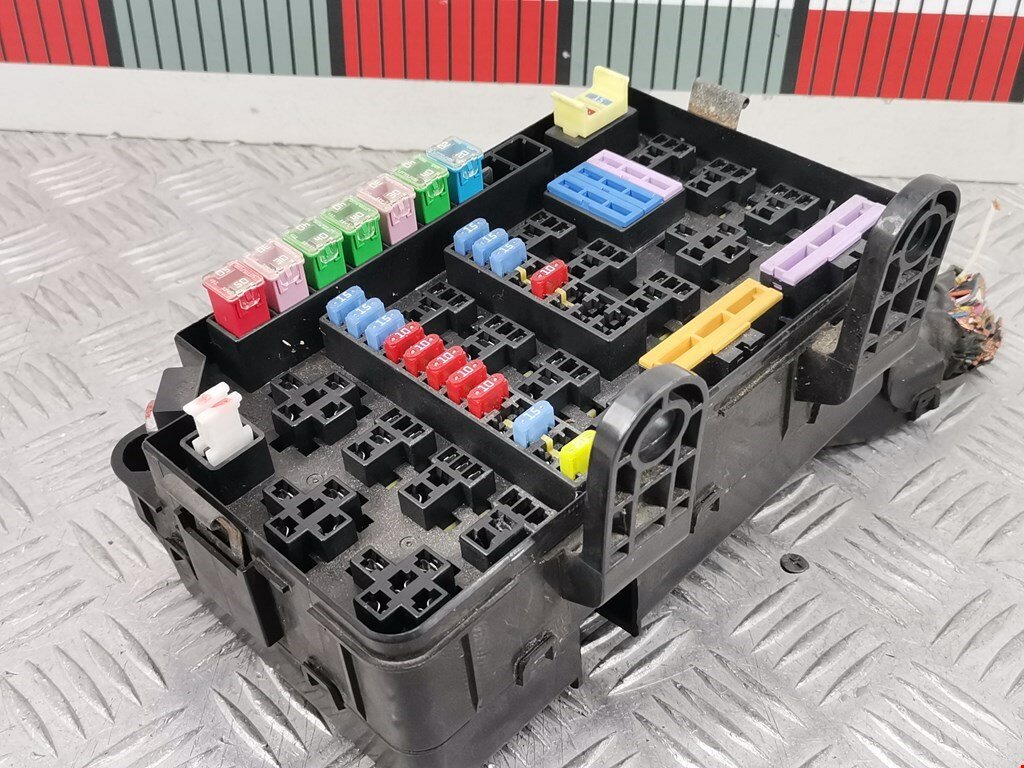 Блок предохранителей Hyundai Terracan 91700H1000 арт. 1843493