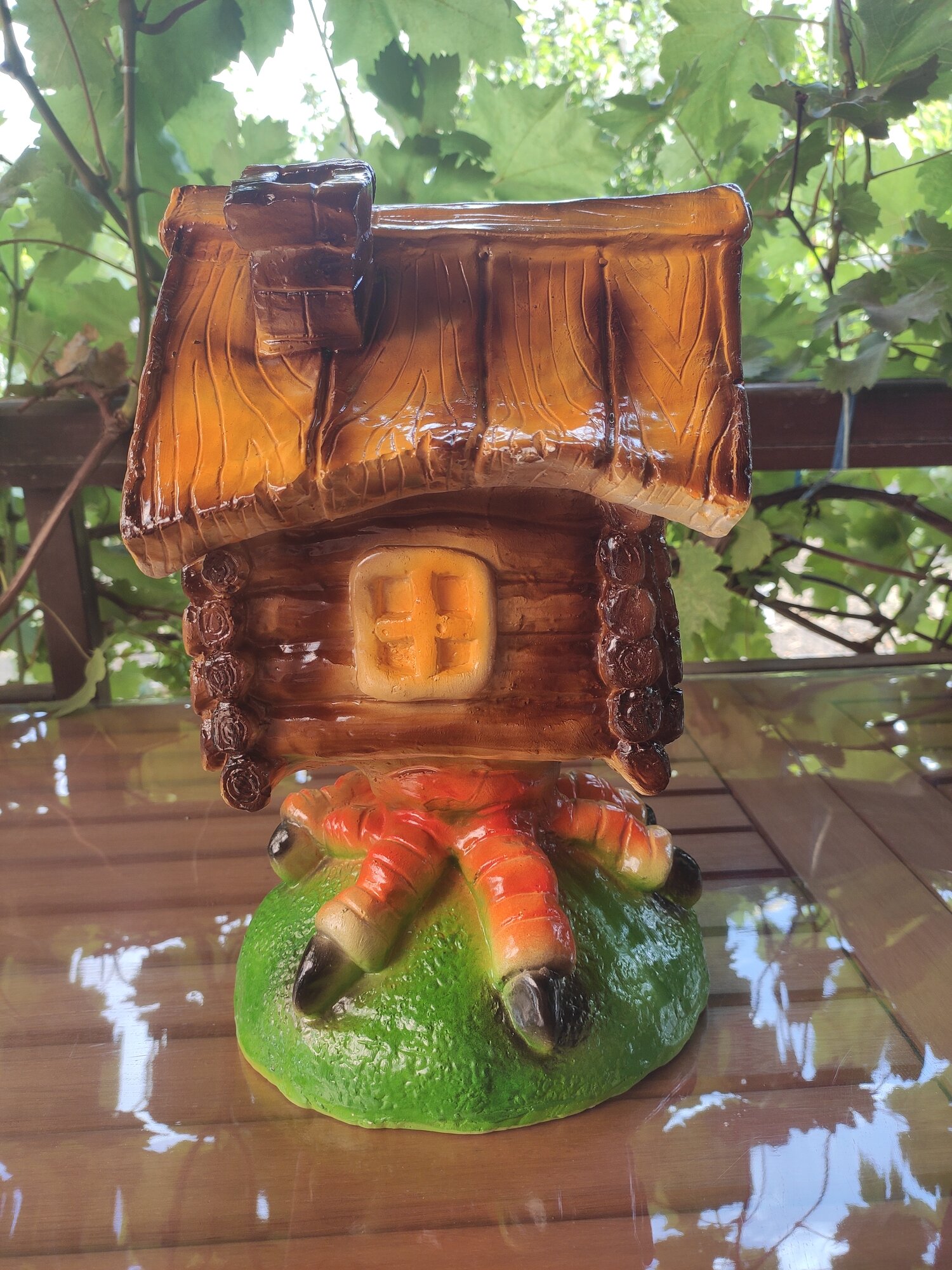 Копилка из гипса "Избушка на курьих ножках"