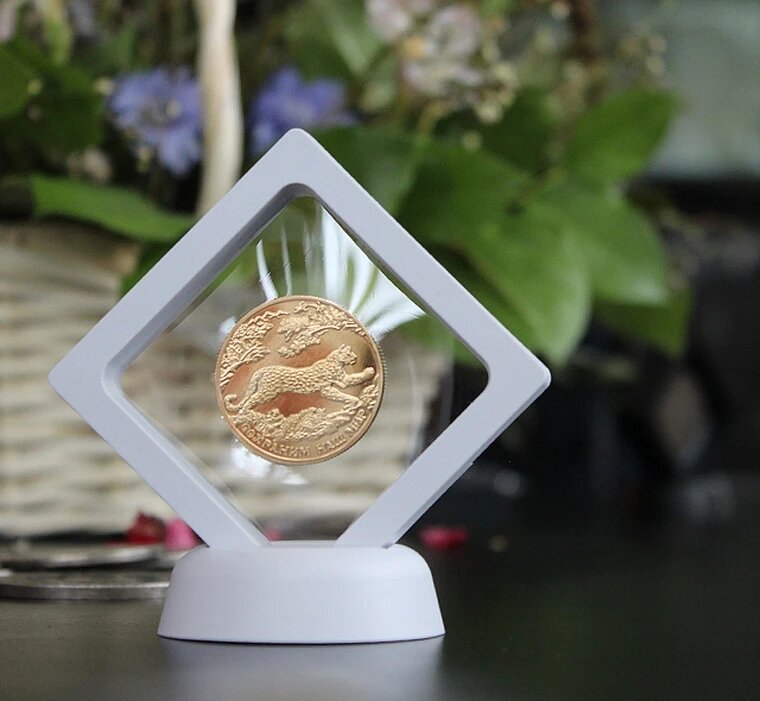 Рамки для монет с подставкой 7х7 см белого цвета сувенирная копия