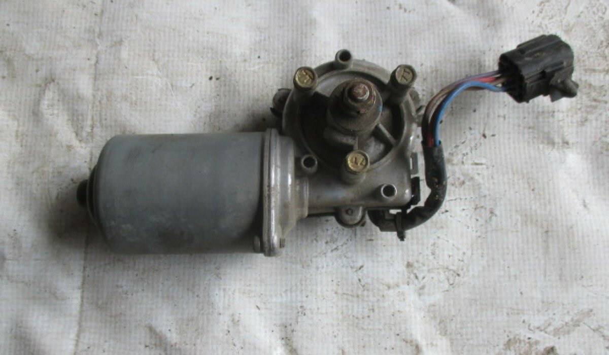 Моторчик стеклоочистителя передний Kyron Ssang Yong