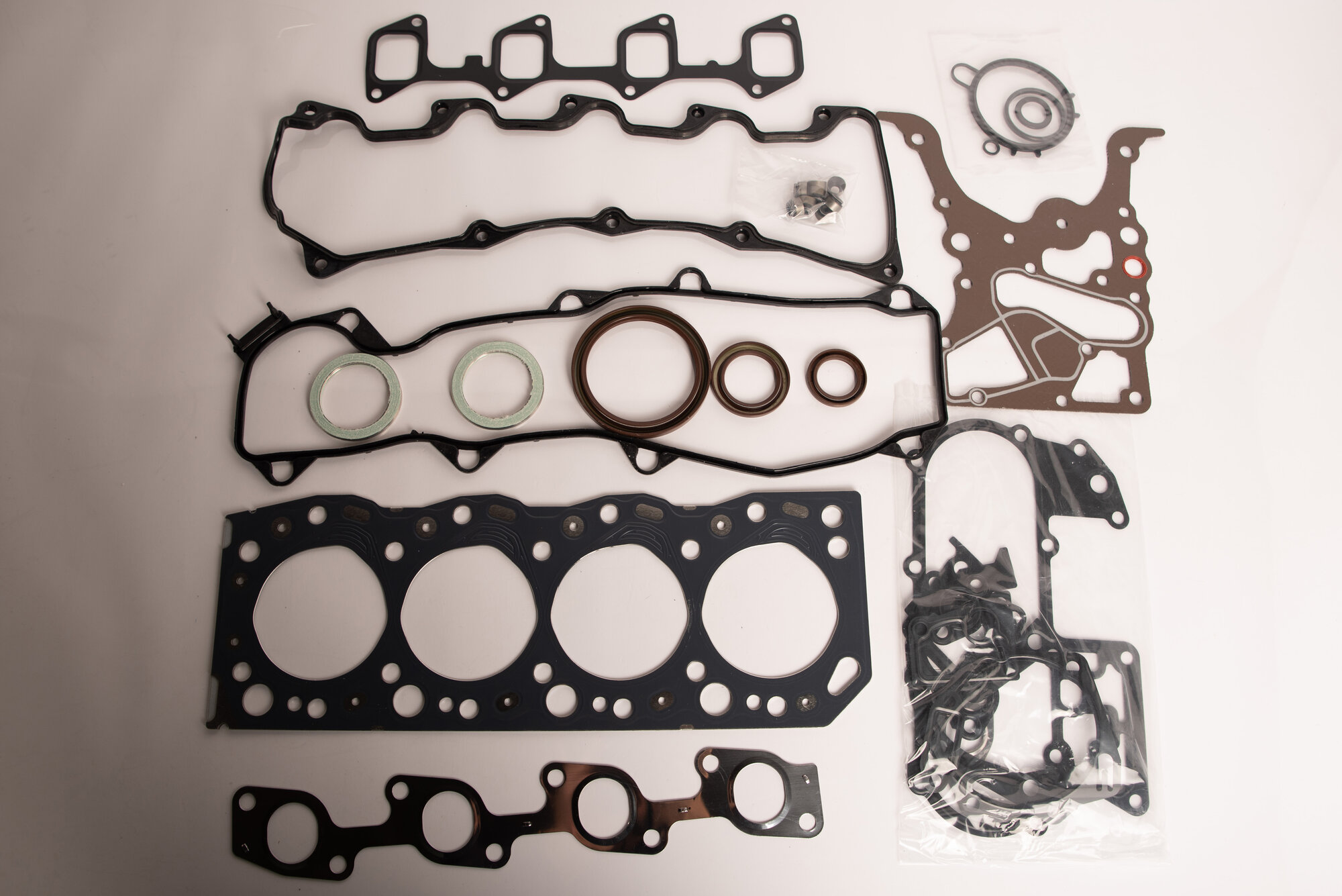 Ремкомплект двигателя 04111-54110 ERISTIС TOYOTA