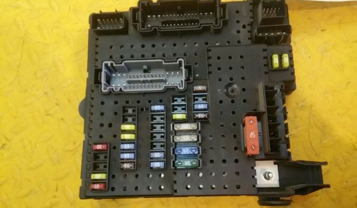 Блок предохранителей XC70 Cross Country Volvo 30728512