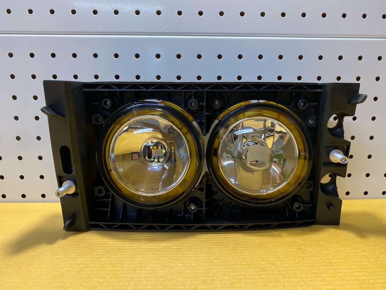 Фара противотуманная левая для грузовых автомобилей DAF XF105 ДАФ ХФ105