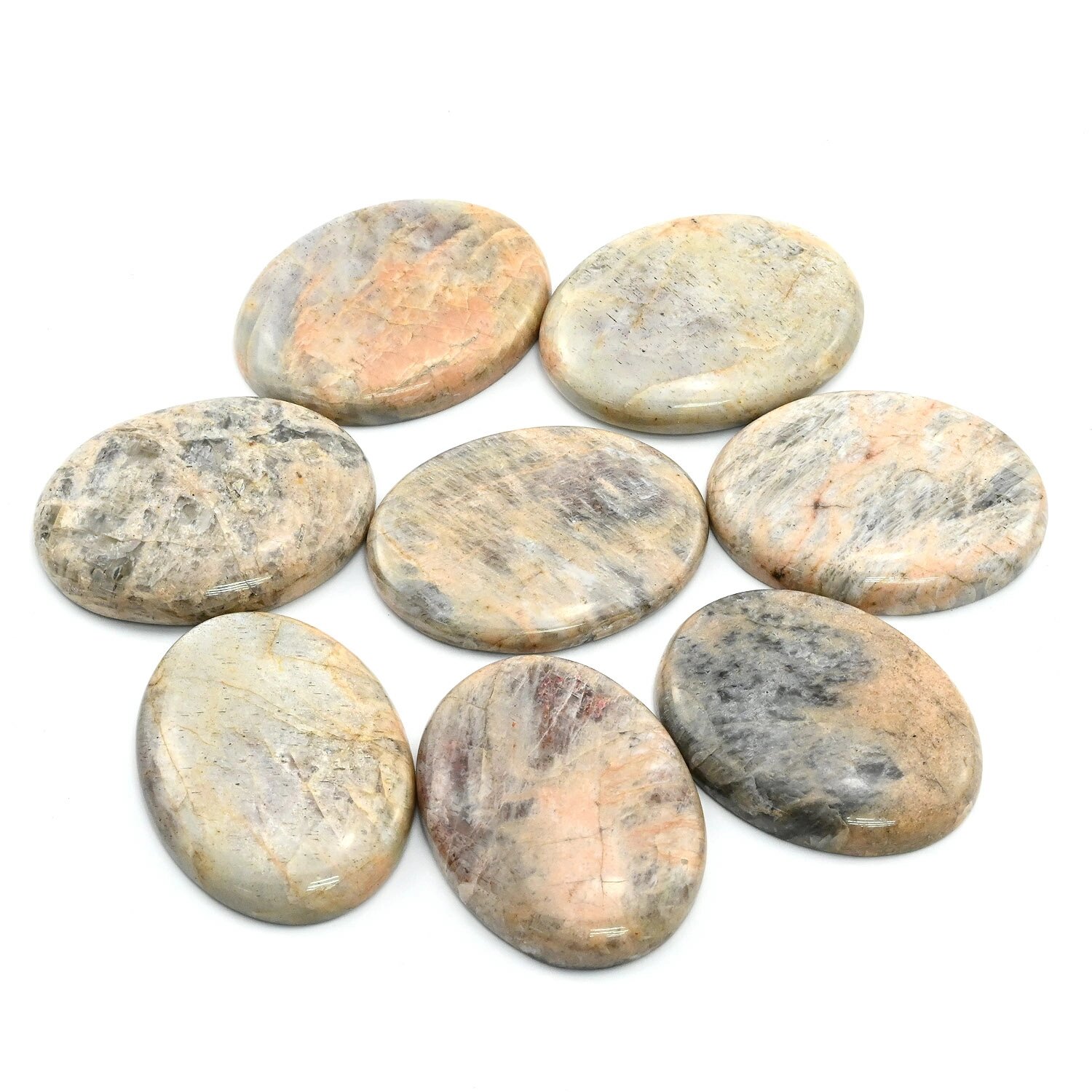 Кабошон из камня лунник-беломорит овал 40*30*7мм.