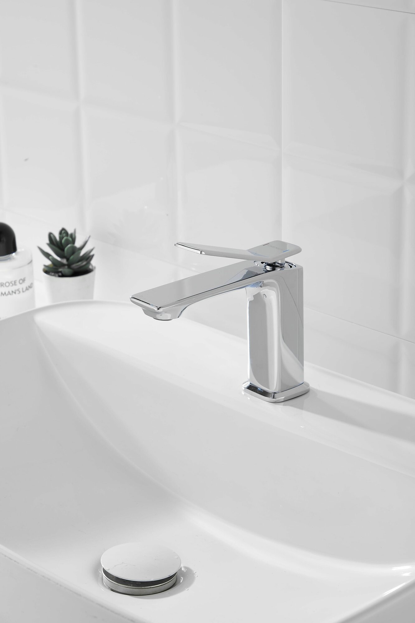 Смеситель для раковины латунный, кран для умывальника BELZ B10618