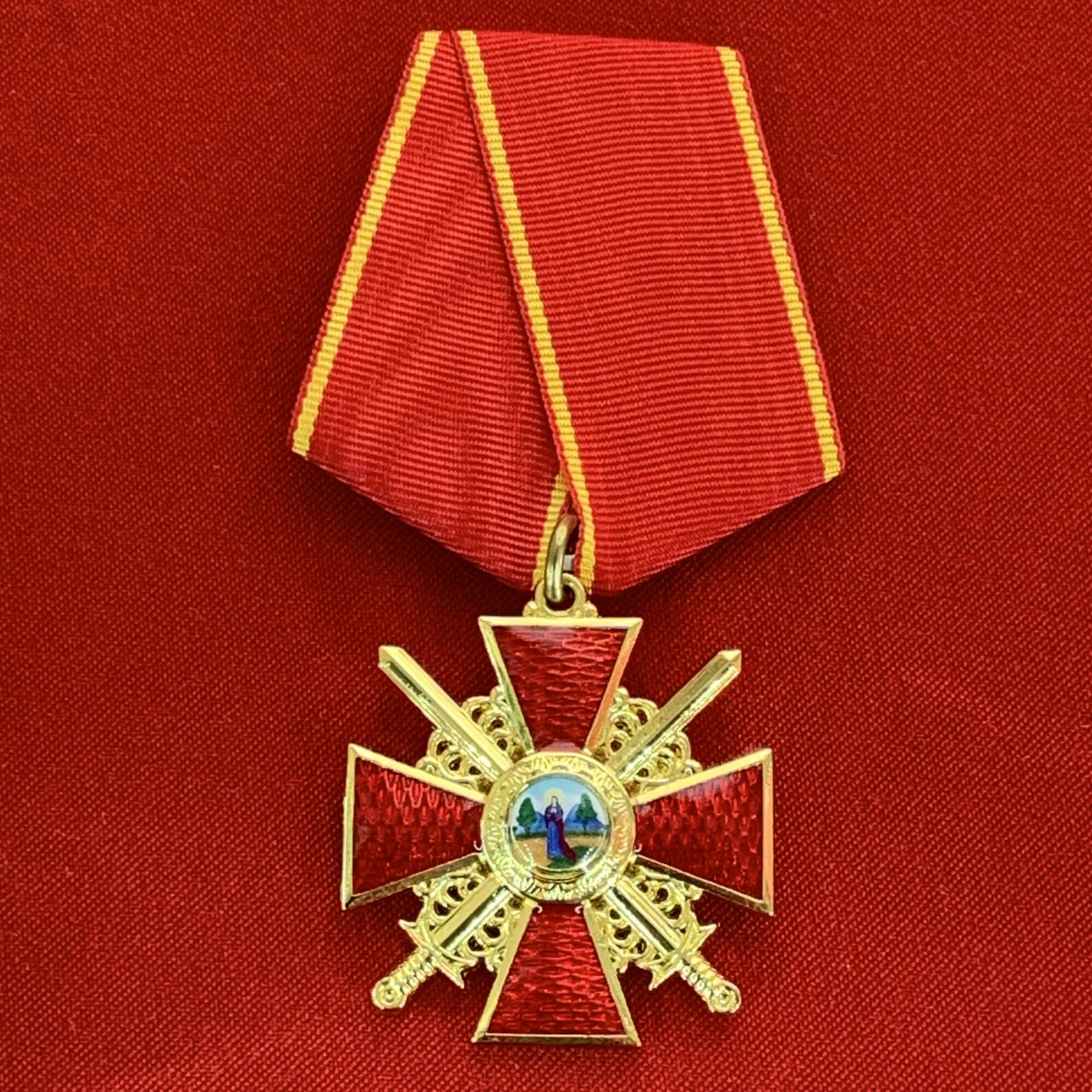 Орден Святой Анны 3-й степени с мечами на колодке с муаровой лентой. Полноразмерный муляж LUX. Размер 80х45 мм.