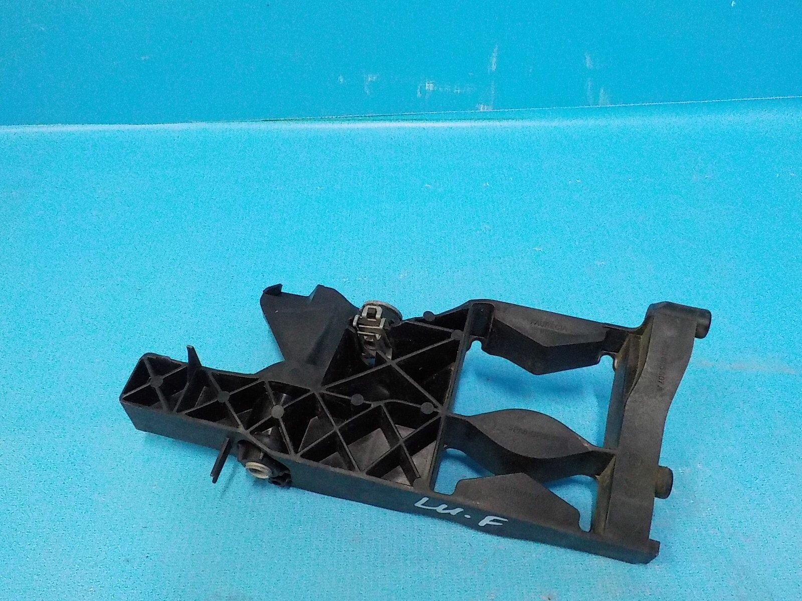 Кронштейн фары левой Audi A6 (C7) 2011-2018 4G0805607A - Б/У