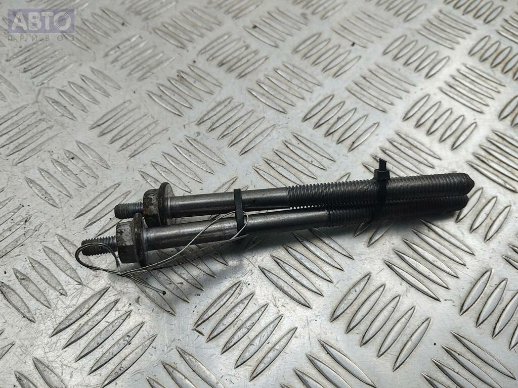 Болт крепления Volkswagen Passat B6