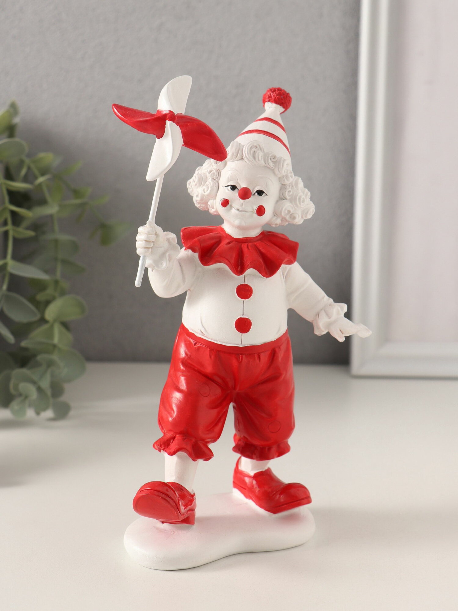 Фигурка полистоун "Клоун с ветерком", красно-белый, 10x7x18.5 см