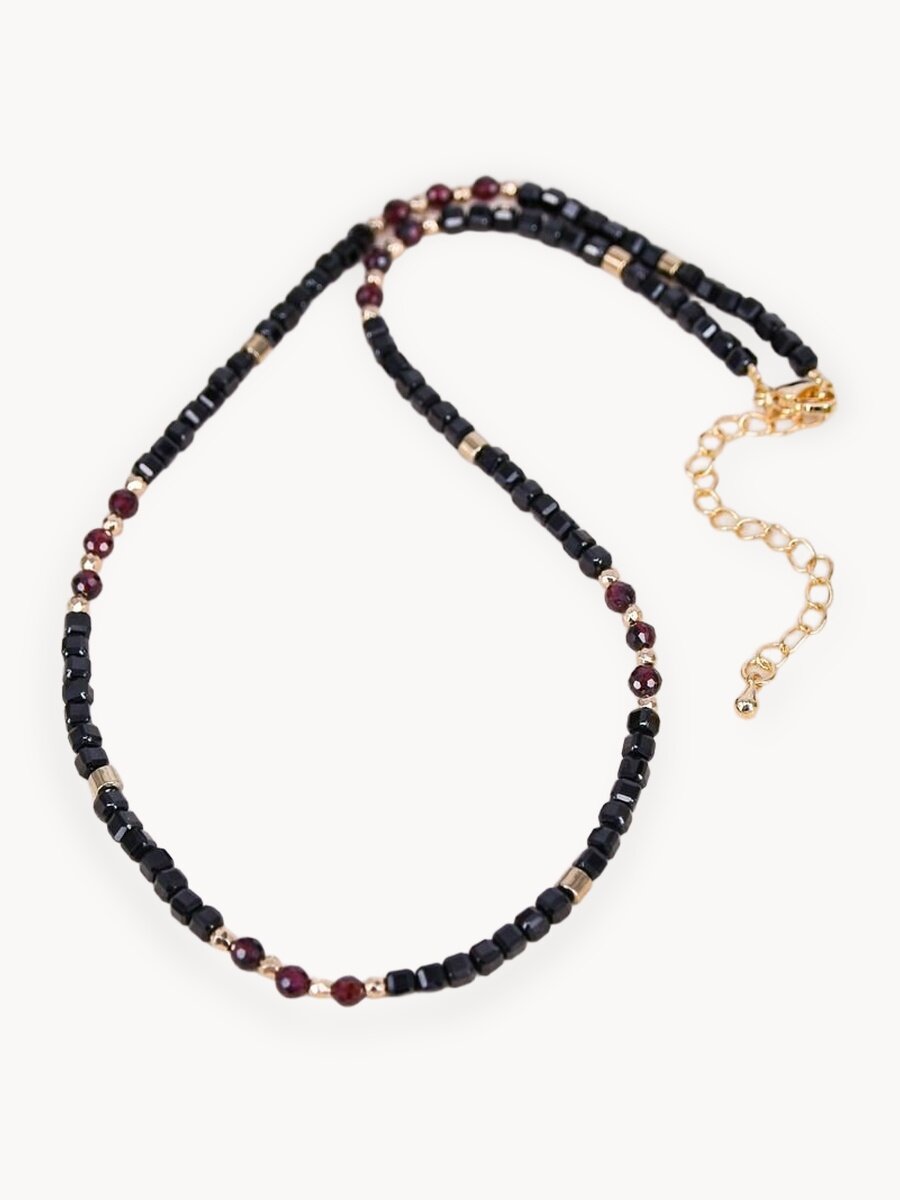 Славянский оберег, бусы, турмалин, гранат, гематит