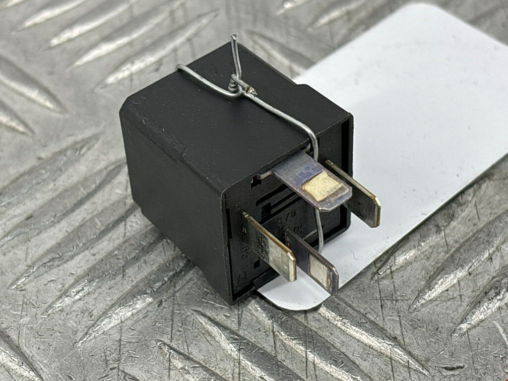 Реле Jeep Commander 04692181AA арт. 2088273