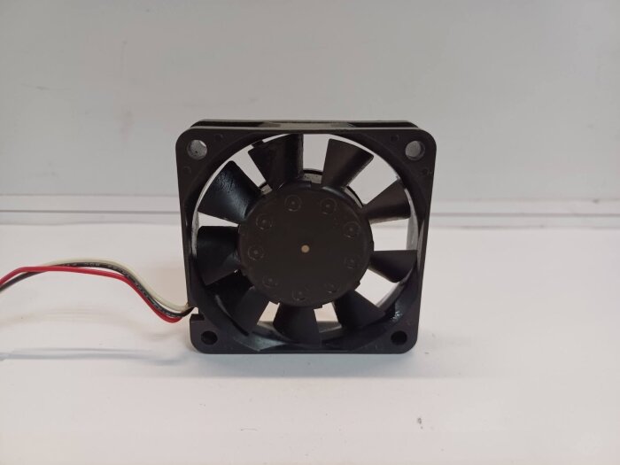 Вентилятор 2406KL-04W-B59 60x60x15 мм 12V 0.21 А